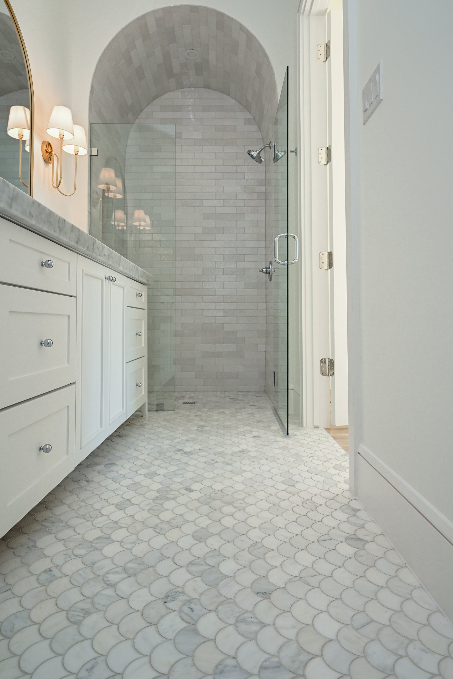 Casablanca Carrara Fish Scale Mosaic Marble Tile | Honed